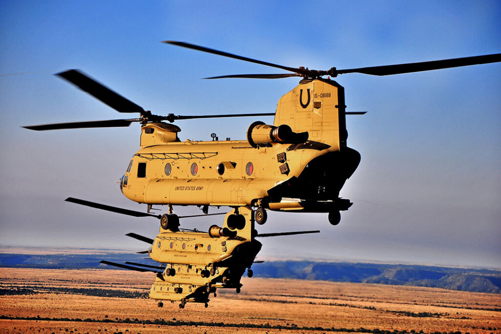 CH-47 Chinook Helicopter: Heavy Lift King of the Skies : Fair Lifts ...