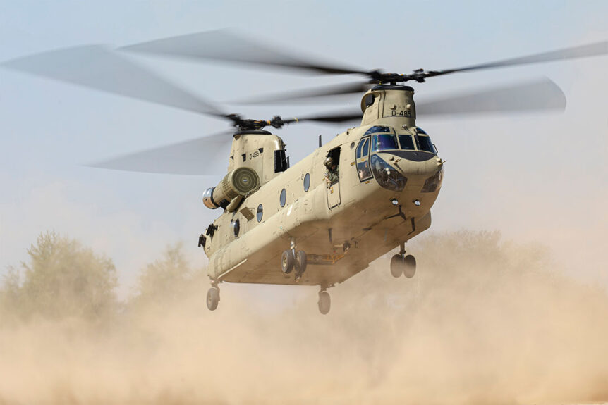 CH-47 Chinook Helicopter: Heavy Lift King of the Skies : Fair Lifts ...